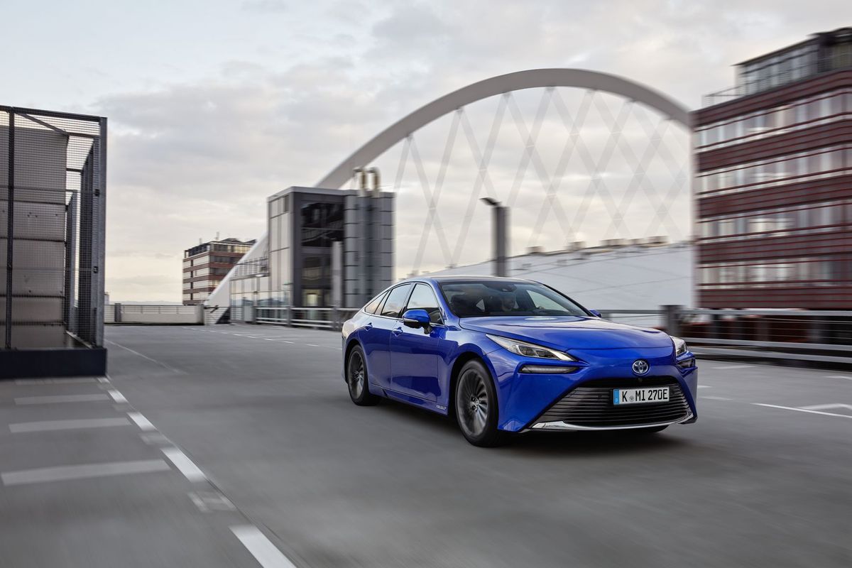 Toyota Mirai Sedan – Hydrogen, starting at 58700 £ | DriveDuel UK